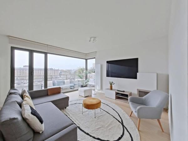 Stylish 2br Apartment With Balcony - Brüssel Region, Belgien