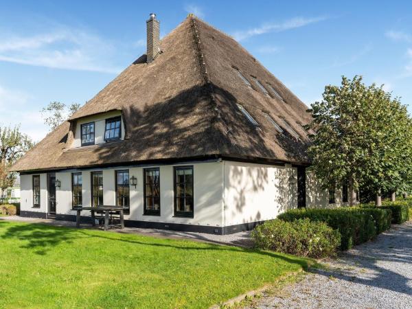 Spacious Holiday Home De Pauwenhof - Castricum