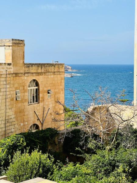 Sea View Apartment In Sliema - Malta