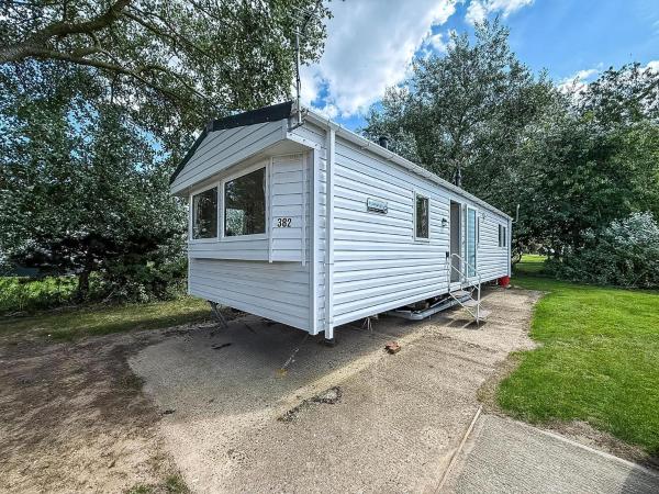 Superb 6 Berth Caravan With Free Wi-fi At Broadland Sands Ref 20382bs - Lowestoft