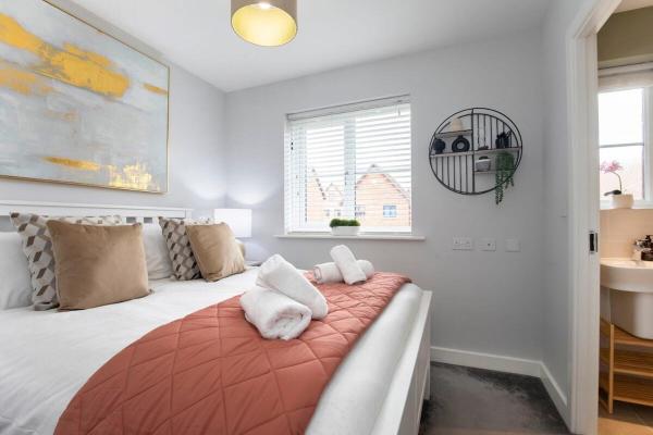 Peaceful Two Bedroom Two Bathroom Home - Cheltenham