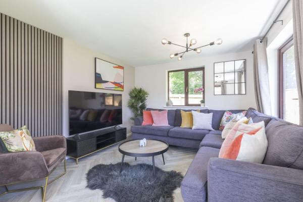 Stunning Five Bed Detached Home With Hot Tub - Tewkesbury