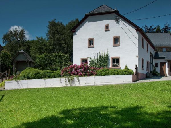 Holiday Home In Bullange With Sauna - Nationalpark Eifel
