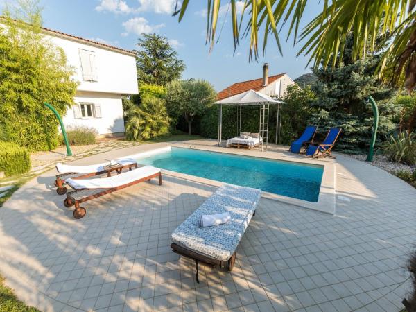 Charming Villa With Pool - Szybenik