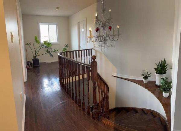 Bright Private Single Bedroom V02 On Second Floor - Mississauga