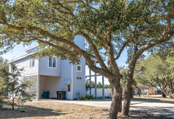 Duck Life - Duck Oceanside, Sound View, 325 Yards To Beach, Pool, Hot Tub, Tiki Bar, Pool Table, Pets Ok - Duck, NC