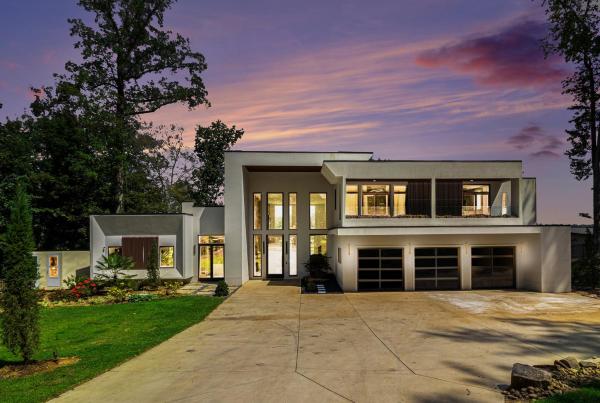The Luxe Waterside Retreat - Stockbridge, GA