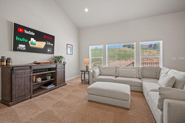 Wasatch Peak Chateau Unit A With Pool And Hot Tub - Layton, UT