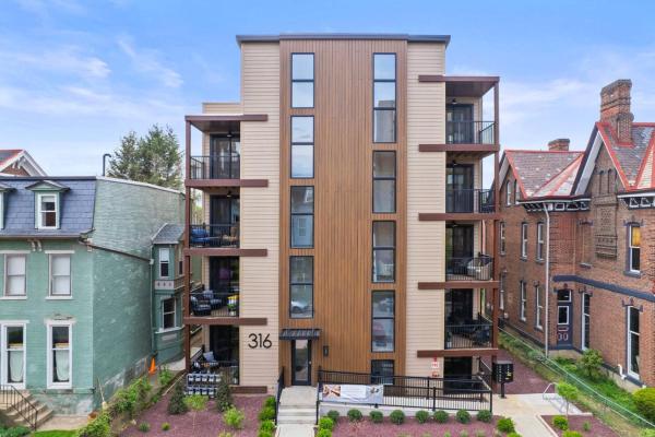 Pfr Suites - Highland, 3br 2ba Shadyside Condo, 2 King Beds, 3rd Floor Walkup - 門羅維爾