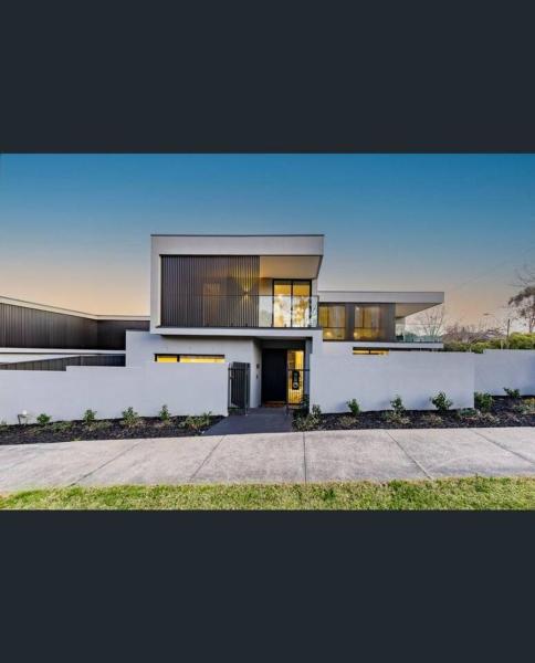 Prestigious Property - Ivanhoe