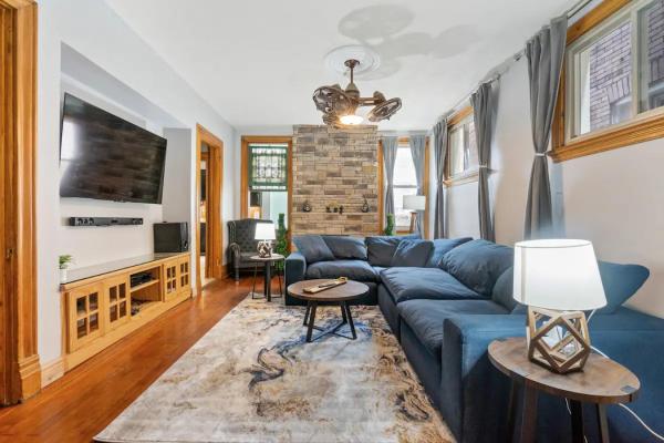 3-story Historic Home With Steam Shower And 3 King Beds In Walkable Shadyside - Pittsburgh, PA