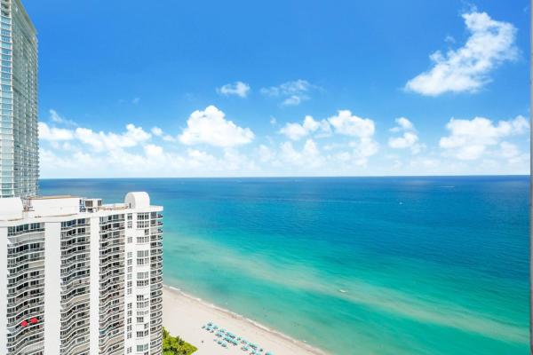A Breathtaking Oceanview - High Rise Luxury Condo - North Miami, FL