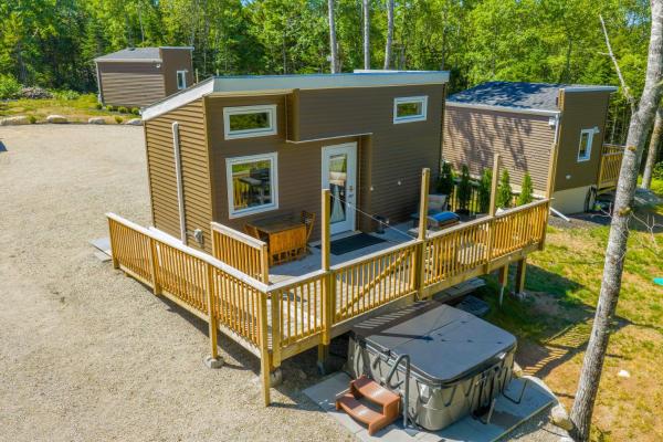 The Tulip Suite - The Dordean Suites Of Chester - Nova Scotia