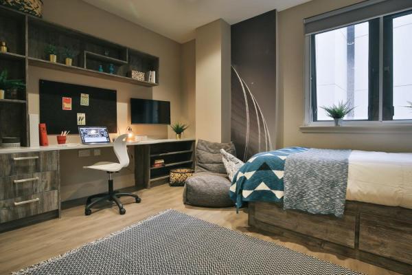 For Students Only - Bath Street In Glasgow - Glasgow