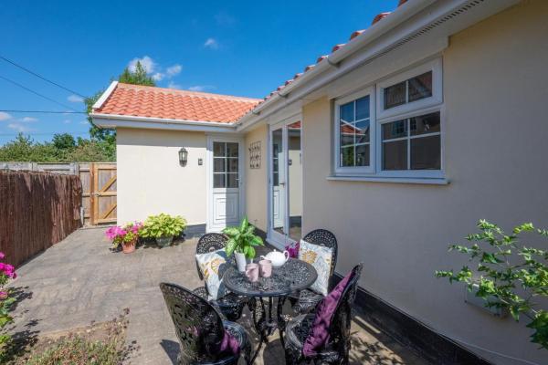 Larksfield Snug - Woodbridge