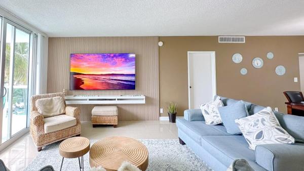 Cozy Beachside Escape Stylish & Comfortable - Hollywood, FL