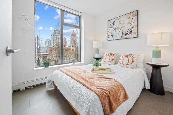 Elegant 2-bedroom Apartment In Gastown District - Capilano University Lonsdale