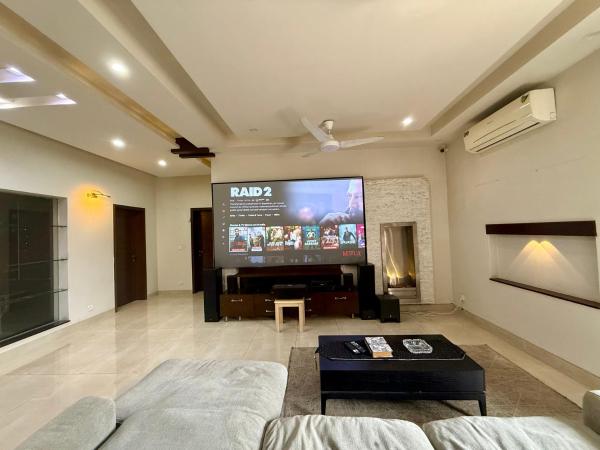 Premium Villa Feel Comfort & Class In Lahore - 拉哈爾