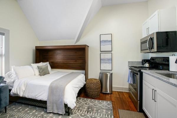 Modern Victorian Studio - Steps To Cleveland Clinic - Shaker Heights, OH