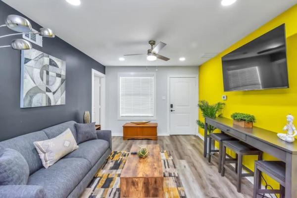 Urban 2br 2 Queens Central & Spacious & Fast Wi-fi - South Acres / Crestmont Park - Houston