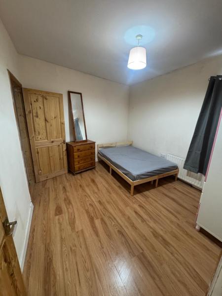 St Saviours Crest, Lu1 5hg - Luton