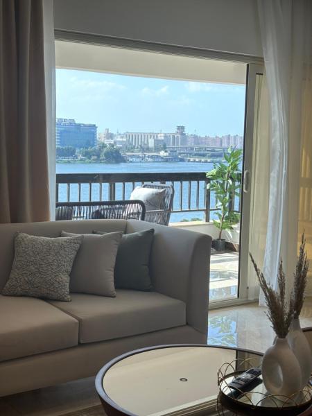 شقة على النيل مطله على ممشى اهل مصر - Le Caire