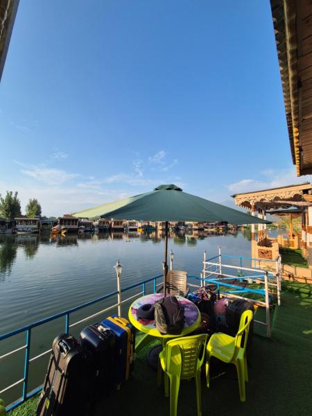 Houseboat Young Life - Srinagar