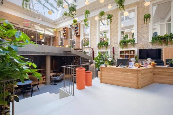 Maverick Athenaeum - Hongrie