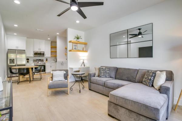 Modern Comfort Centrally Located Brownsville Home - Brownsville, TX