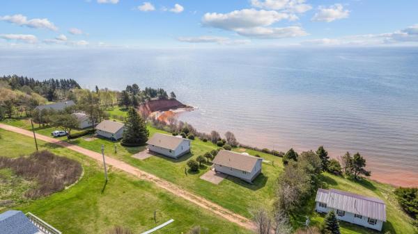 Karmiq Cottage - Prince Edward Island