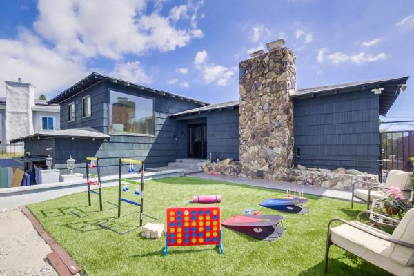 Entire Private 3-bedroom Home W Gated Yard, 100 Inch Tv, 1 Gbps Wifi, Available Now - San Diego, CA