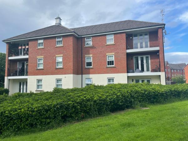 Two Bedroom Apartment With Balcony Central Location - Liverpool John Lennon Airport (LPL)