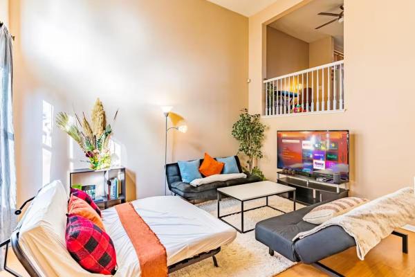 Entire Private 3-br Townhouse With Garage Parking Near San Diego Gaslamp, Available Now - Chula Vista, CA
