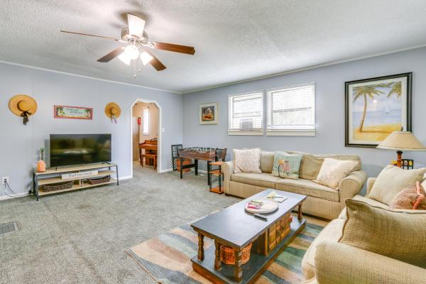 1 Mi To Sands Beach Walkable Island Home With Yard! - Port Royal, SC