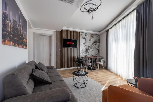 20th Floor Amazing View, Spa & Fitness Parking Apt - Skopje