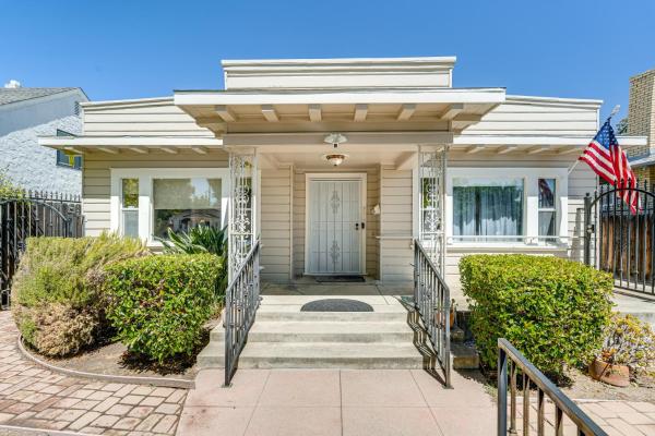 Miracle Mile Stay Classic Stockton Home With Yard! - Stockton, CA