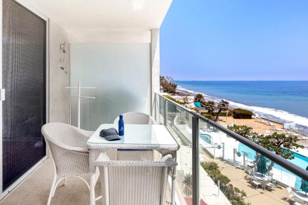 Oceanfront Gem W Balcony Pool Hot Tub Carbon Beach Access Bluewater Haven - Malibu, CA