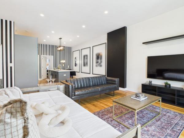 Vogue Bucktown 4 Bd 2 Ba - West Town - Chicago