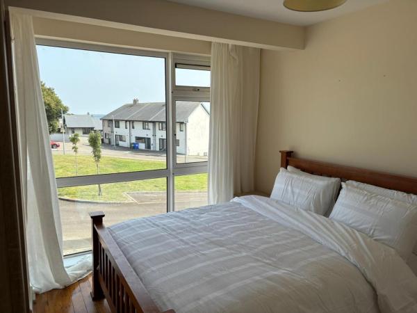 3 Bedroom Home, Walk To Town - Cork