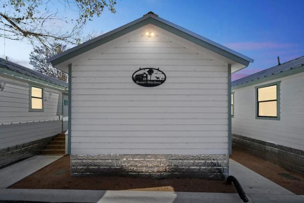 Fancy Cabin Right On Main St! - Fredericksburg, TX