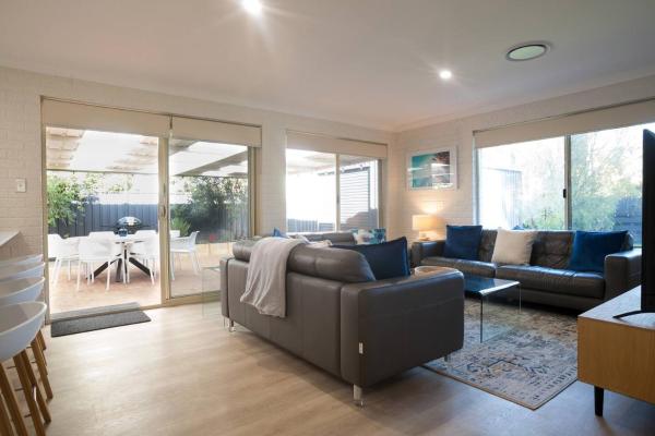 Dunsborough Bay Retreat - Steps From Beach And Dining - Dunsborough