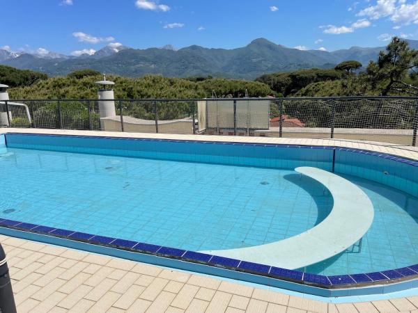 Beach Apartment With Rooftop Pool - Pietrasanta