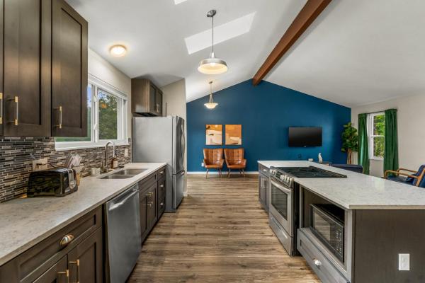 Modern 4br Family Friendly Retreat With Hot Tub - Golden, CO