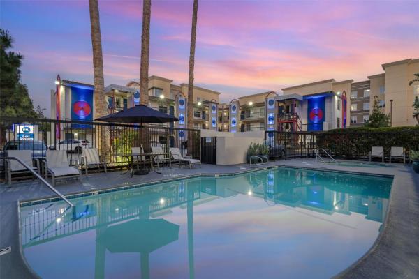 Best Western Courtesy Hotel - Anaheim Resort Amusement Park - Buena Park, CA