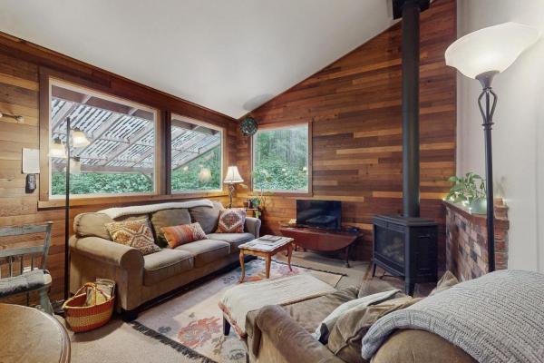 Moss & Moon Cottage - Langley, WA