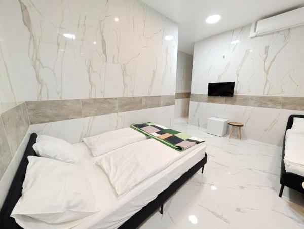 Elegant Vienna Apartments In Prime Location Steps From Danube & Prater Yb4 - Wien