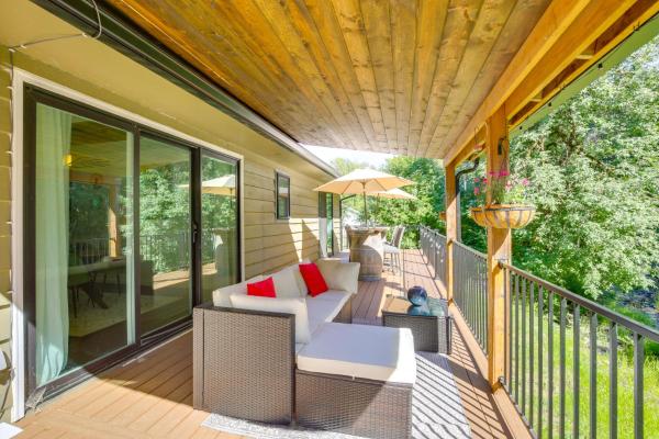 Modern Creekside Retreat 1 Mi To Spirit Mtn Casino - Spirit Mountain Casino, Grand Ronde