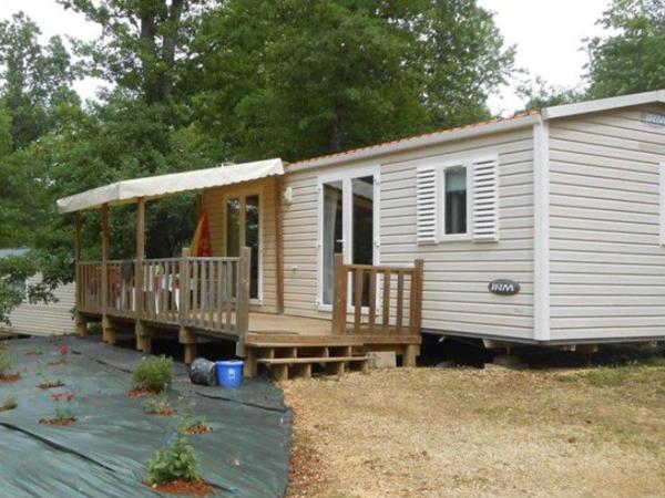 Mobil Home Confortable Avec Terrasse, Espace Pour 4 Personnes - Api-1-52-426 - Biron