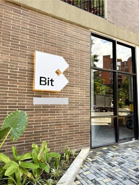 Bit By Simple Stay - Medellín