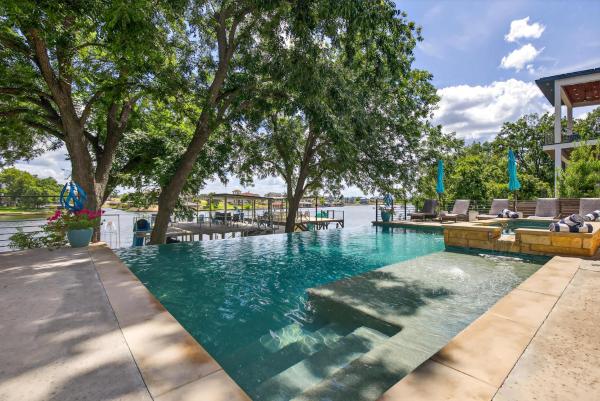 Lakeshore Landing With Concierge Services - United States